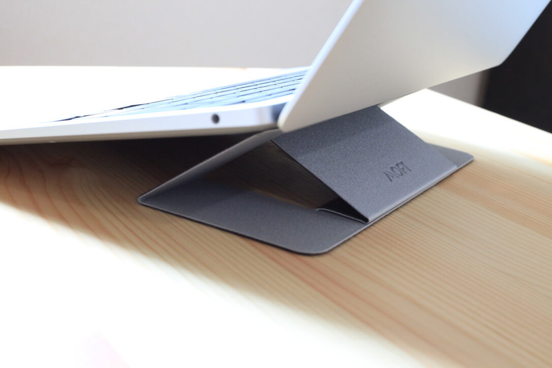 ノートPCスタンドの最適解「MOFT」を1年使用。素晴らしい点・イマイチな点のレビュー | Fika Magazine