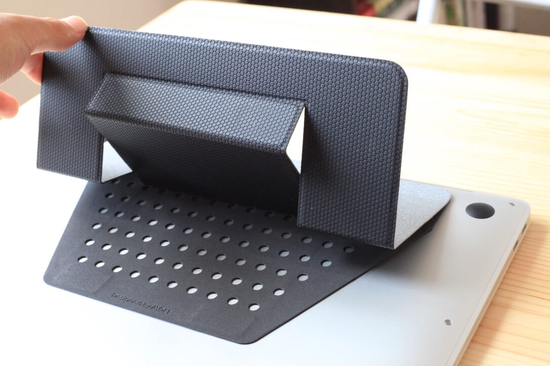 ノートPCスタンドの最適解「MOFT」を1年使用。素晴らしい点・イマイチな点のレビュー | Fika Magazine